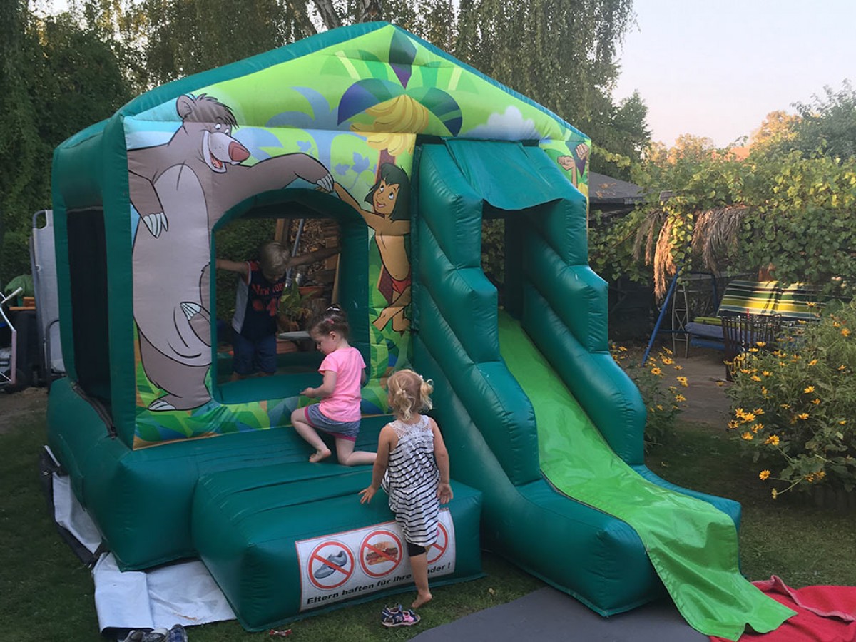 Hüpfburg mieten ||| Dschungel Hüpfburg vom Hüpfburgverleih.